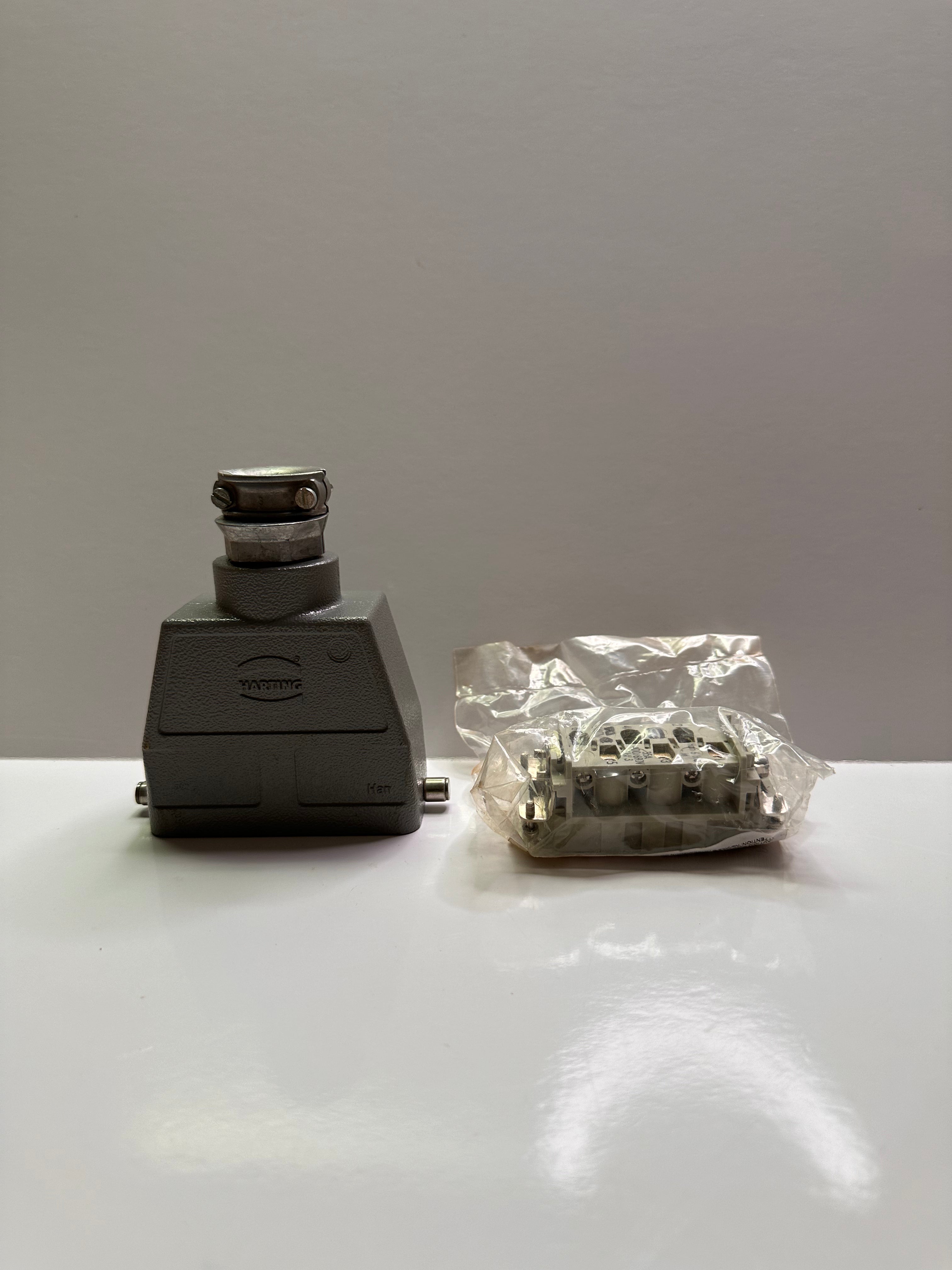 Harting HAN B Heavy Duty Power Connector Hood with Internals and Gland ...