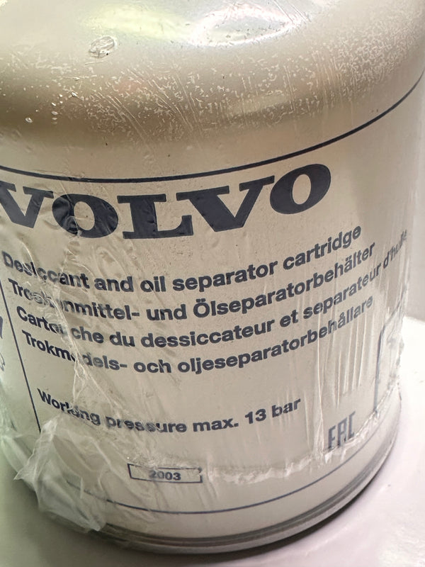 Volvo 21620181 Filter Kit with O-Ring, Desiccant and oil separator car ...