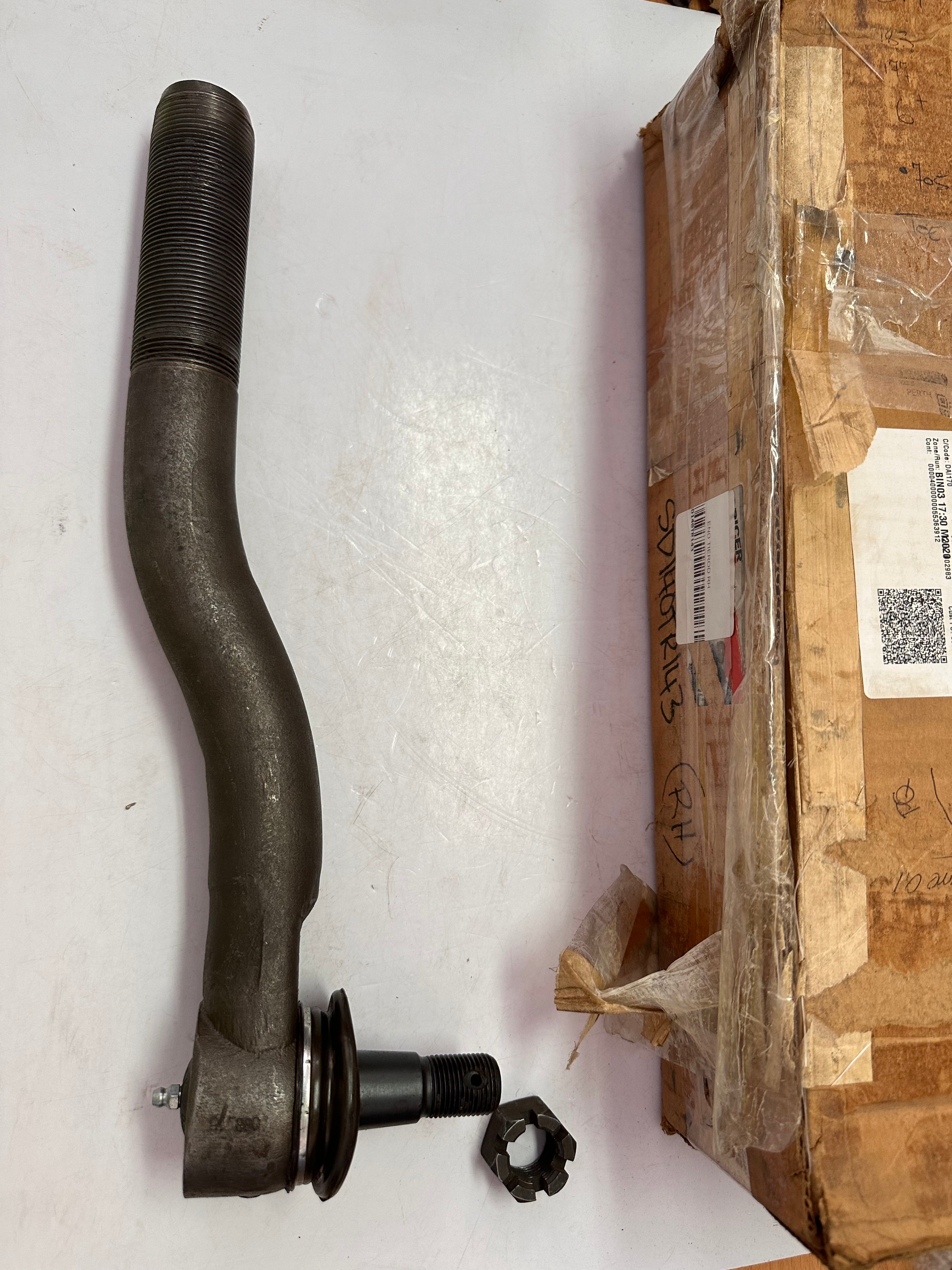 Spicer Tie Rod End R/H 140TR143 | Mining & Industrial Surplus