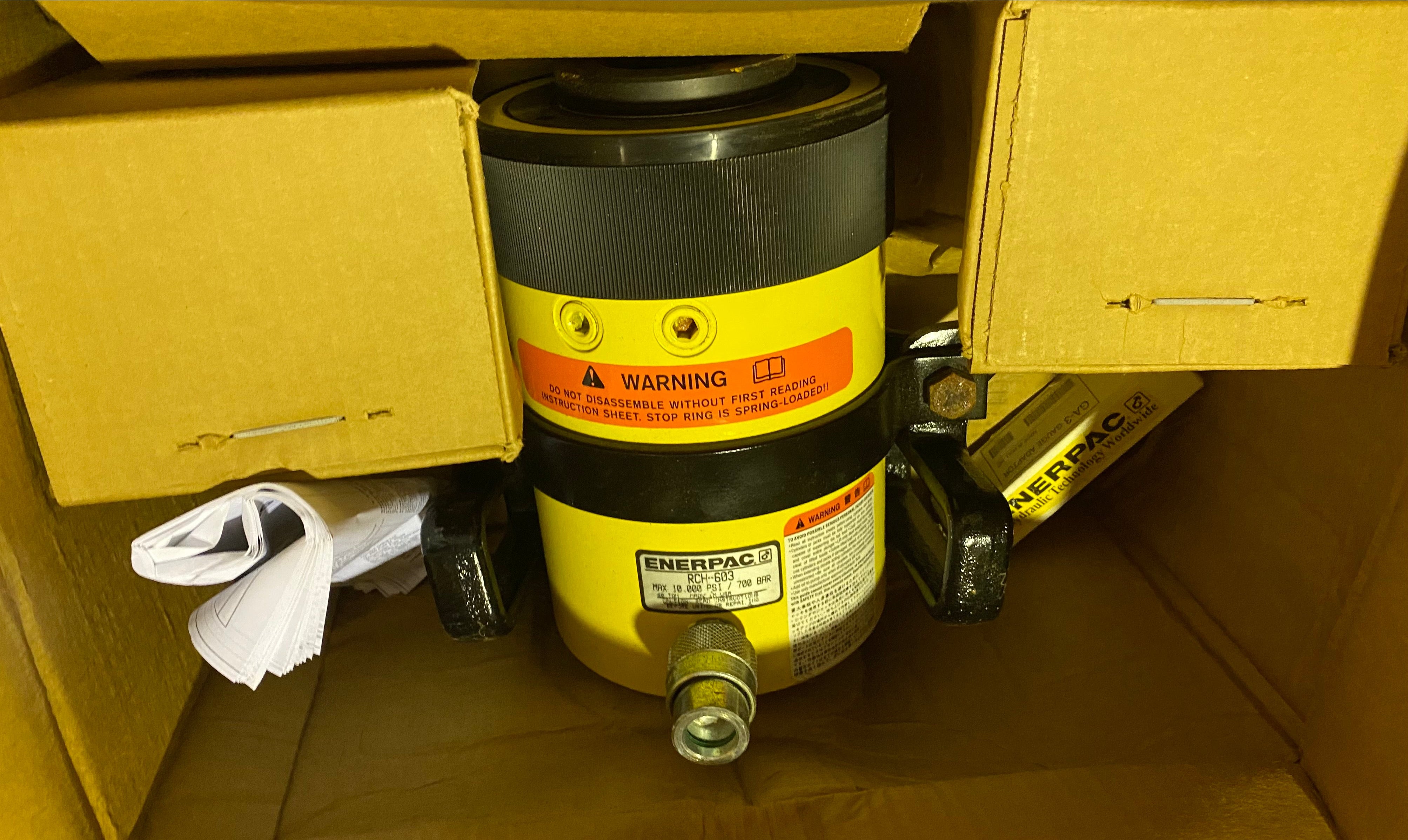 Enerpac RCH603 63.6 ton Capacity, 3.00 in Stroke, Single-Acting, Hollo ...