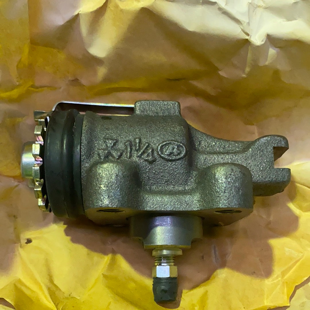 Mitsubishi MC869358 Genuine Front Brake Cylinder | Mining & Industrial ...